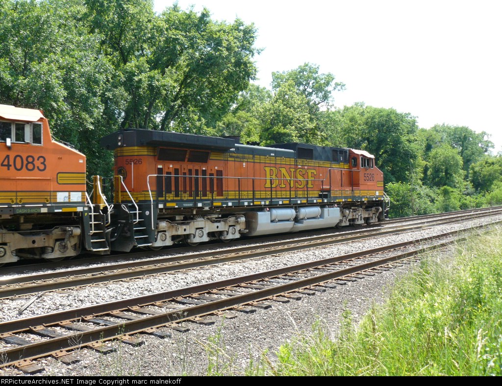 BNSF 5526
